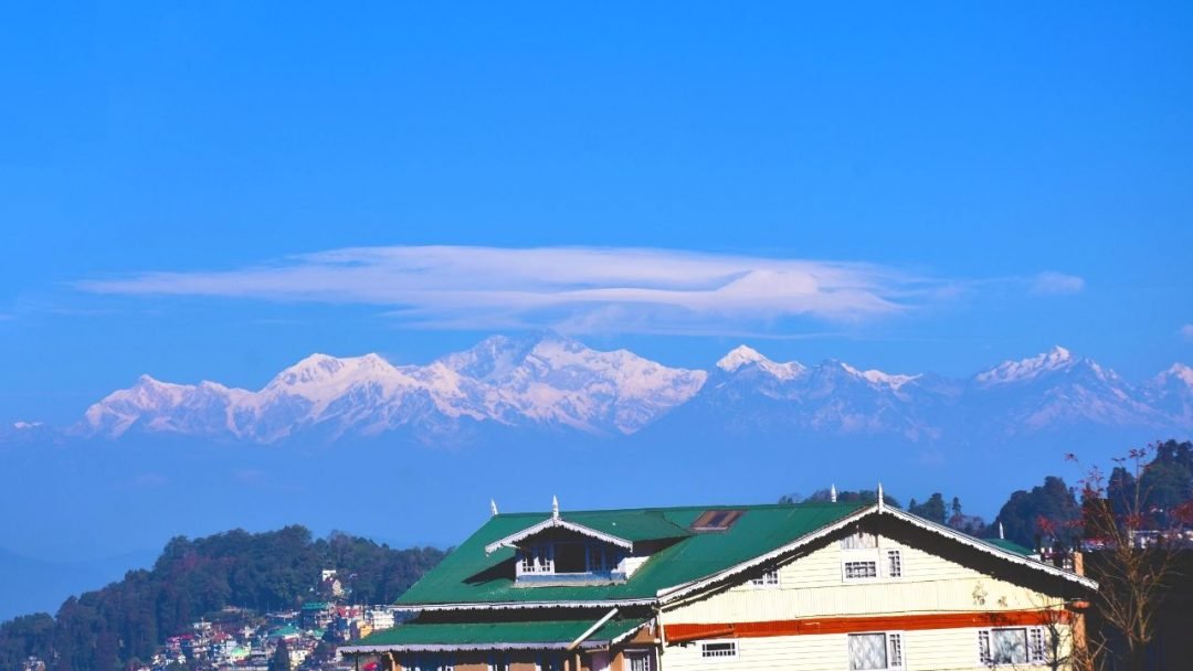 Ultimate Darjeeling Travel Guide - What to Do, See & Eat | T2B